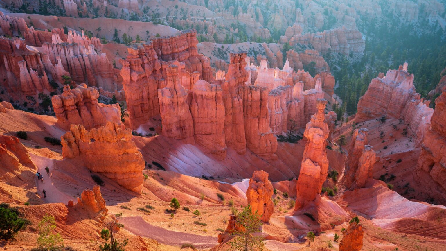 How to Hike the Navajo Loop